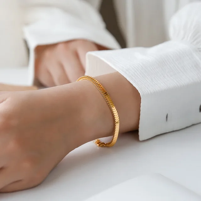 Bracelet fish scale design – Inaayah Online